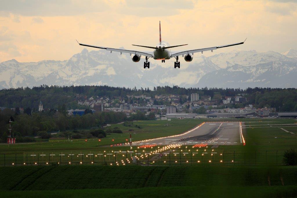 Live Dulles International Airport Arrivals (IAD)